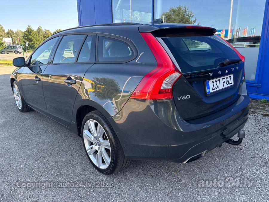 Pelēks Volvo V60 2014 Paide, ar dzinēja tilpumu 2.00 L un nobraukumu 190 tūkst. km par 7690 €, foto 5 vietnē AUTOMOTO.COM.LV