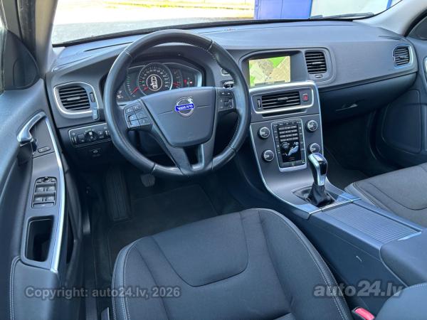 Grey Volvo V60 2014 in Paide, with an engine capacity of 2.00 L and mileage of 190 thousand km for 7690 €, photo 10 on AUTOMOTO.COM.LV