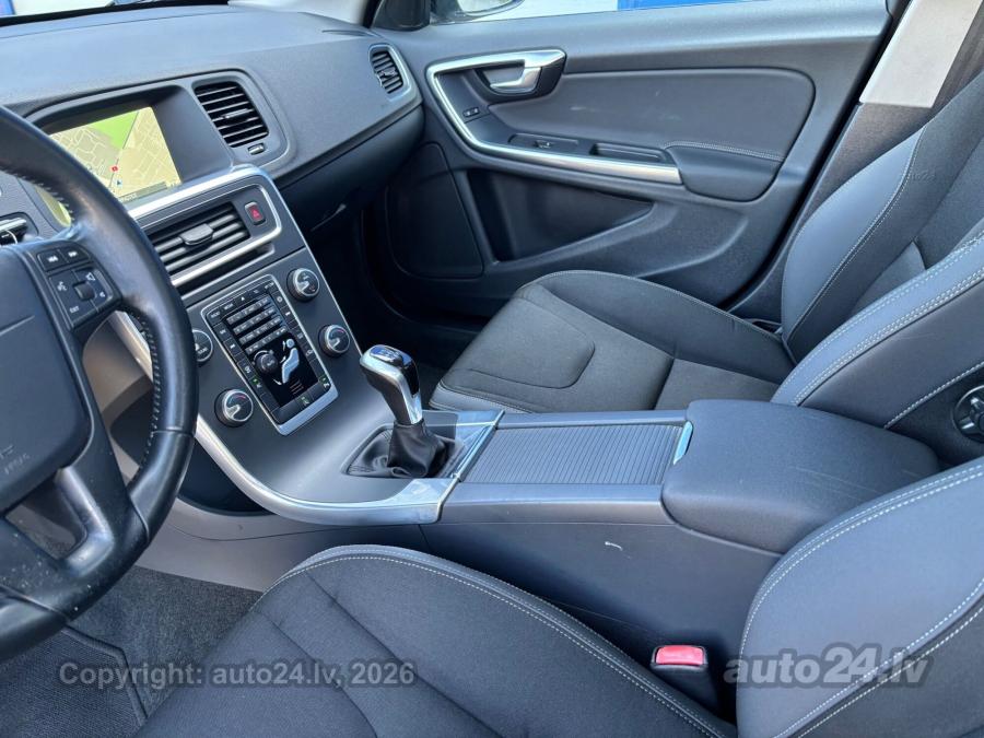 Pelēks Volvo V60 2014 Paide, ar dzinēja tilpumu 2.00 L un nobraukumu 190 tūkst. km par 7690 €, foto 12 vietnē AUTOMOTO.COM.LV