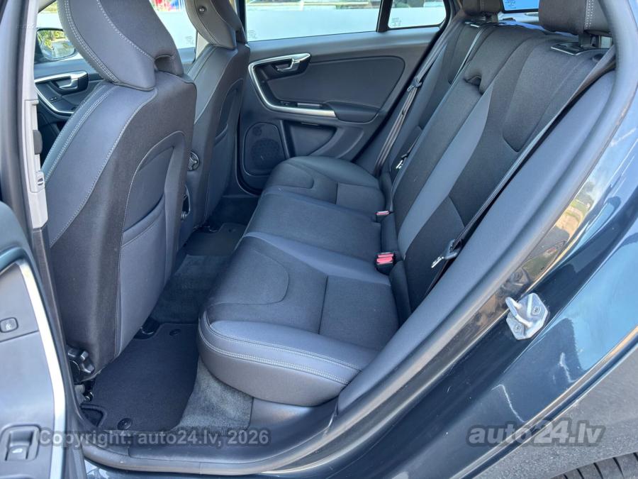 Pelēks Volvo V60 2014 Paide, ar dzinēja tilpumu 2.00 L un nobraukumu 190 tūkst. km par 7690 €, foto 13 vietnē AUTOMOTO.COM.LV