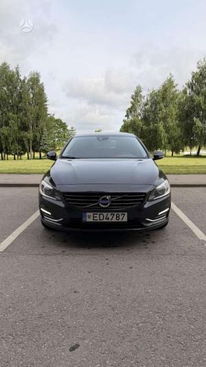 Grey Volvo V60 2014 in Sirvintos, with an engine capacity of 2.40 L and mileage of 258 thousand km for 7700 €, photo 3 on AUTOMOTO.COM.LV