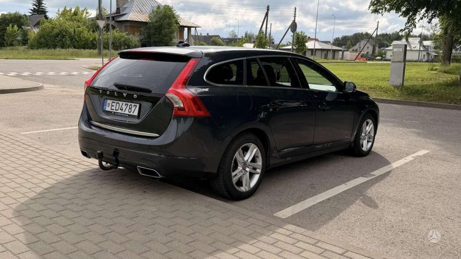 Grey Volvo V60 2014 in Sirvintos, with an engine capacity of 2.40 L and mileage of 258 thousand km for 7700 €, photo 5 on AUTOMOTO.COM.LV