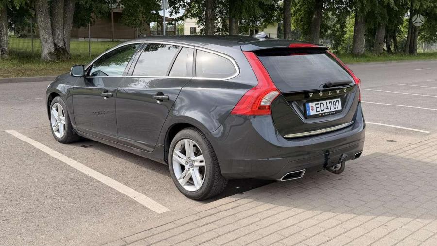 Grey Volvo V60 2014 in Sirvintos, with an engine capacity of 2.40 L and mileage of 258 thousand km for 7700 €, photo 7 on AUTOMOTO.COM.LV