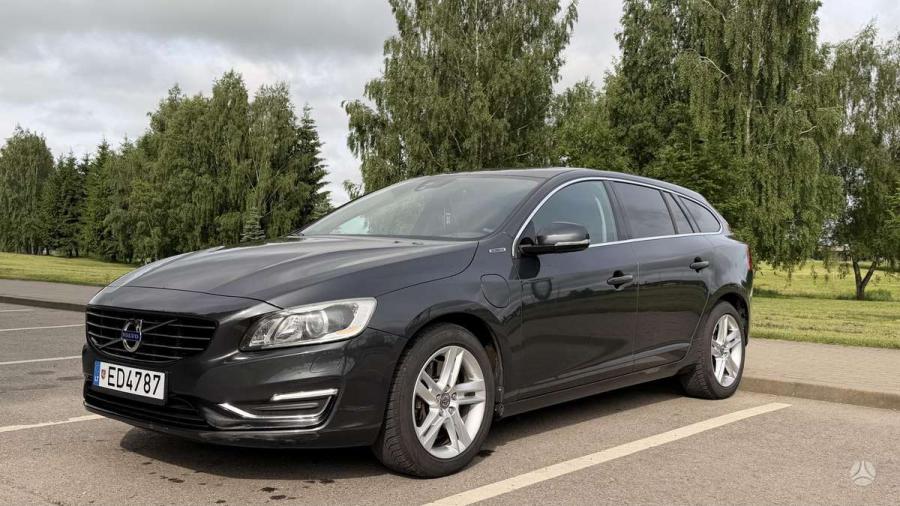 Grey Volvo V60 2014 in Sirvintos, with an engine capacity of 2.40 L and mileage of 258 thousand km for 7700 €, photo 9 on AUTOMOTO.COM.LV