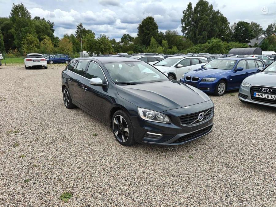 Grey Volvo V60 2014 in Vilnius, with an engine capacity of 1.98 L and mileage of 350 thousand km for 6300 €, photo 1 on AUTOMOTO.COM.LV