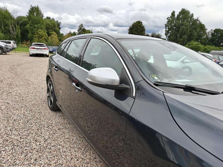 Grey Volvo V60 2014 in Vilnius, with an engine capacity of 1.98 L and mileage of 350 thousand km for 6300 €, photo 7 on AUTOMOTO.COM.LV