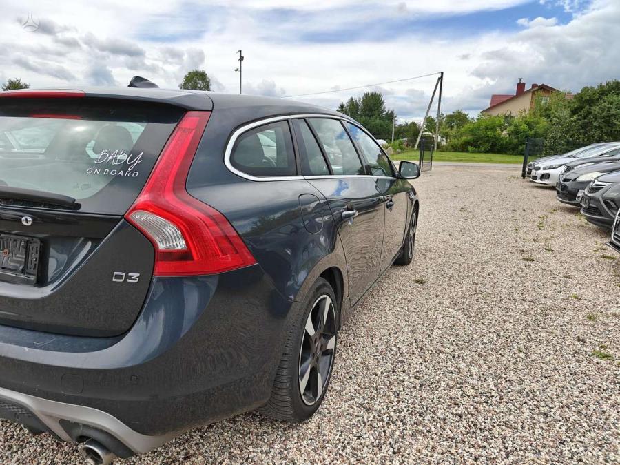 Grey Volvo V60 2014 in Vilnius, with an engine capacity of 1.98 L and mileage of 350 thousand km for 6300 €, photo 8 on AUTOMOTO.COM.LV