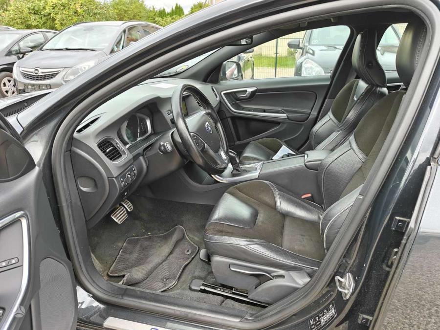 Grey Volvo V60 2014 in Vilnius, with an engine capacity of 1.98 L and mileage of 350 thousand km for 6300 €, photo 10 on AUTOMOTO.COM.LV