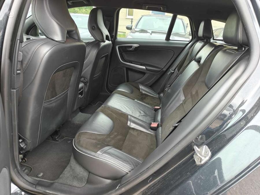 Grey Volvo V60 2014 in Vilnius, with an engine capacity of 1.98 L and mileage of 350 thousand km for 6300 €, photo 11 on AUTOMOTO.COM.LV