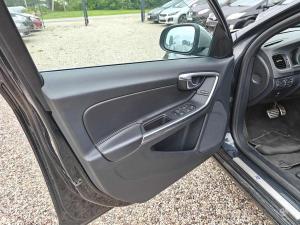 Grey Volvo V60 2014 in Vilnius, with an engine capacity of 1.98 L and mileage of 350 thousand km for 6300 €, photo 14 on AUTOMOTO.COM.LV