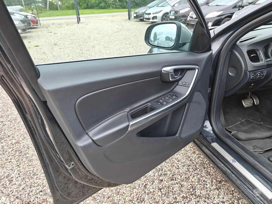 Grey Volvo V60 2014 in Vilnius, with an engine capacity of 1.98 L and mileage of 350 thousand km for 6300 €, photo 14 on AUTOMOTO.COM.LV