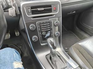 Grey Volvo V60 2014 in Vilnius, with an engine capacity of 1.98 L and mileage of 350 thousand km for 6300 €, photo 17 on AUTOMOTO.COM.LV