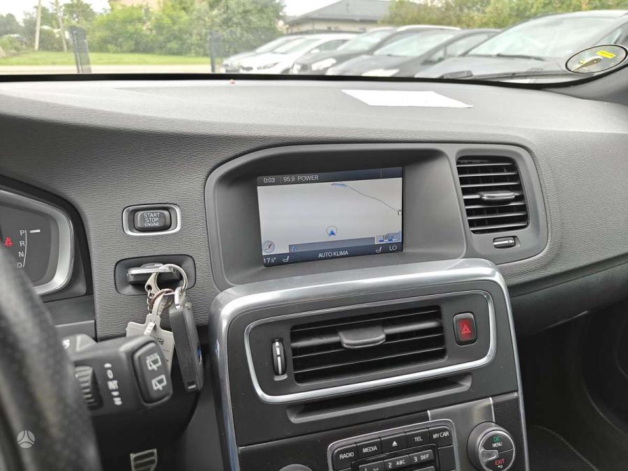 Grey Volvo V60 2014 in Vilnius, with an engine capacity of 1.98 L and mileage of 350 thousand km for 6300 €, photo 18 on AUTOMOTO.COM.LV