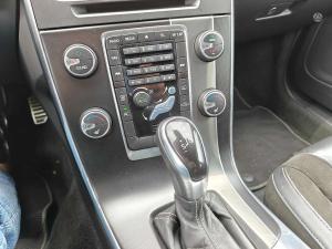 Grey Volvo V60 2014 in Vilnius, with an engine capacity of 1.98 L and mileage of 350 thousand km for 6300 €, photo 20 on AUTOMOTO.COM.LV