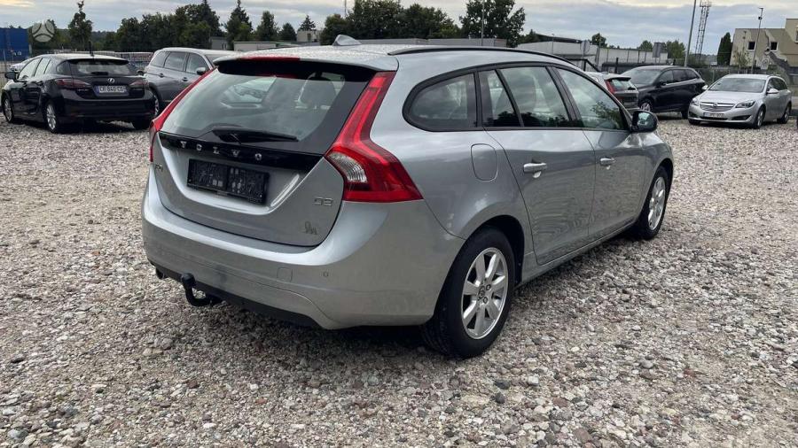 Grey Volvo V60 2014 in Kaunas, with an engine capacity of 1.56 L and mileage of 208 thousand km for 6200 €, photo 4 on AUTOMOTO.COM.LV