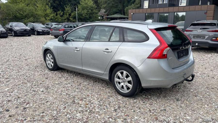Grey Volvo V60 2014 in Kaunas, with an engine capacity of 1.56 L and mileage of 208 thousand km for 6200 €, photo 5 on AUTOMOTO.COM.LV