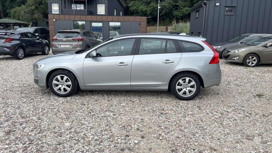Grey Volvo V60 2014 in Kaunas, with an engine capacity of 1.56 L and mileage of 208 thousand km for 6200 €, photo 6 on AUTOMOTO.COM.LV