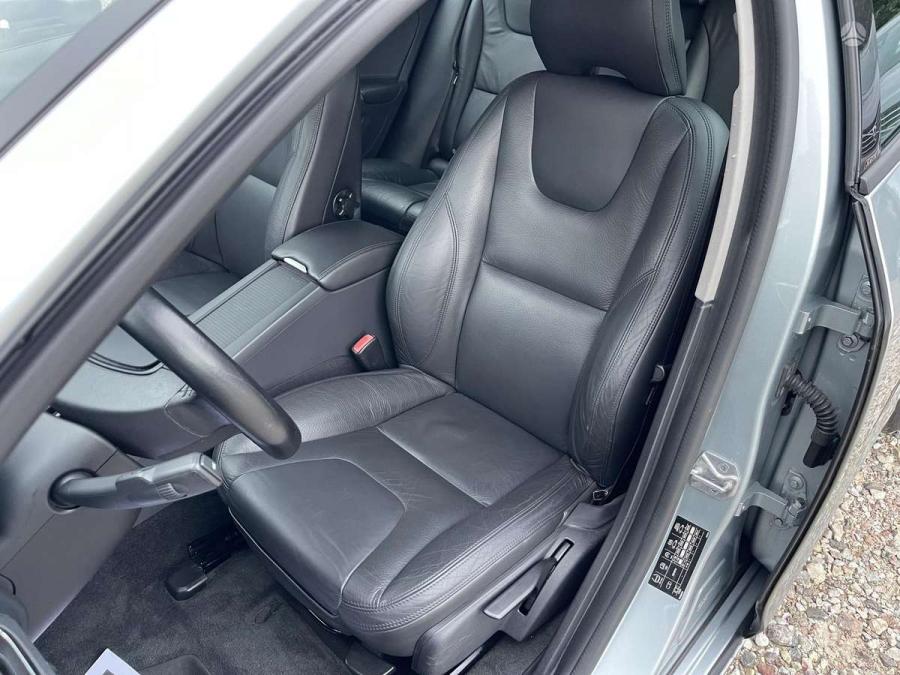 Grey Volvo V60 2014 in Kaunas, with an engine capacity of 1.56 L and mileage of 208 thousand km for 6200 €, photo 7 on AUTOMOTO.COM.LV