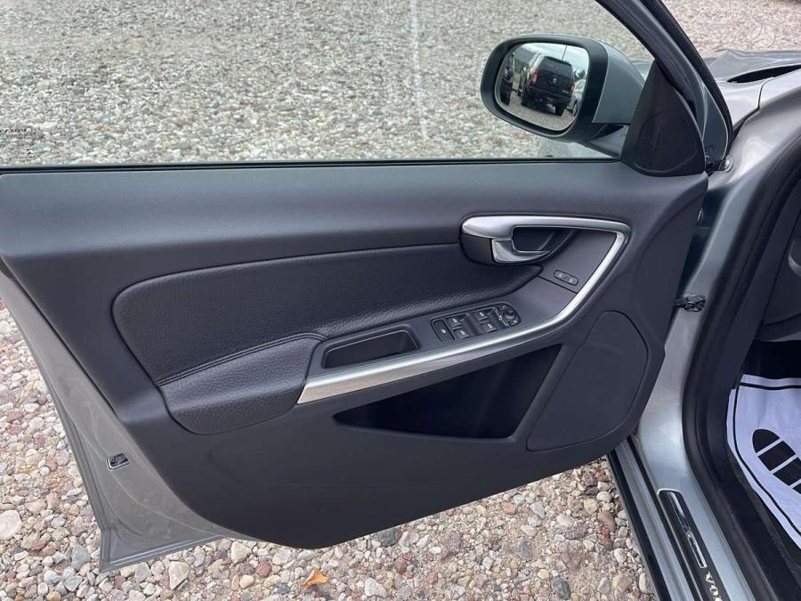 Grey Volvo V60 2014 in Kaunas, with an engine capacity of 1.56 L and mileage of 208 thousand km for 6200 €, photo 8 on AUTOMOTO.COM.LV