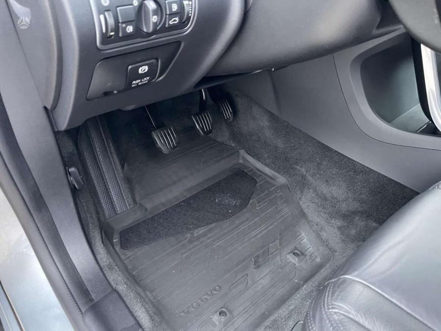 Grey Volvo V60 2014 in Kaunas, with an engine capacity of 1.56 L and mileage of 208 thousand km for 6200 €, photo 10 on AUTOMOTO.COM.LV