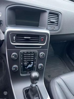 Grey Volvo V60 2014 in Kaunas, with an engine capacity of 1.56 L and mileage of 208 thousand km for 6200 €, photo 12 on AUTOMOTO.COM.LV