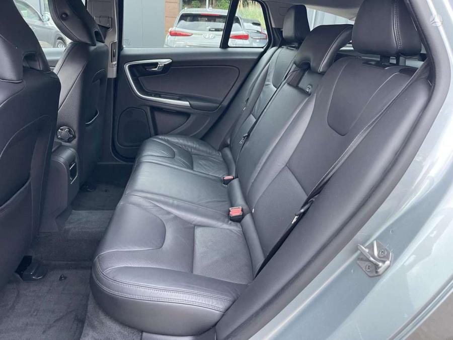 Grey Volvo V60 2014 in Kaunas, with an engine capacity of 1.56 L and mileage of 208 thousand km for 6200 €, photo 13 on AUTOMOTO.COM.LV