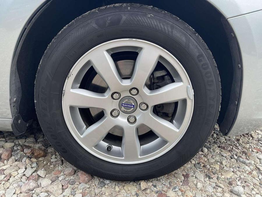 Grey Volvo V60 2014 in Kaunas, with an engine capacity of 1.56 L and mileage of 208 thousand km for 6200 €, photo 17 on AUTOMOTO.COM.LV