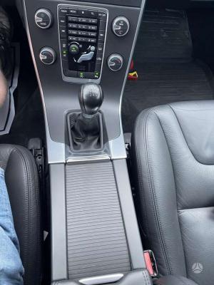 Grey Volvo V60 2014 in Kaunas, with an engine capacity of 1.56 L and mileage of 208 thousand km for 6200 €, photo 21 on AUTOMOTO.COM.LV
