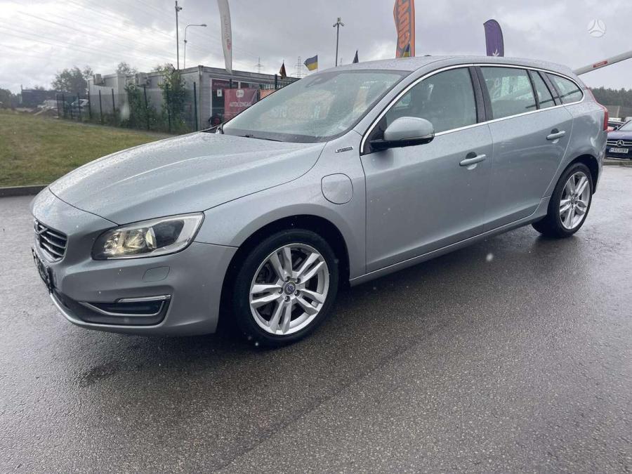 Grey Volvo V60 2014 in Kaunas, with an engine capacity of 2.40 L and mileage of 280 thousand km for 5950 €, photo 5 on AUTOMOTO.COM.LV