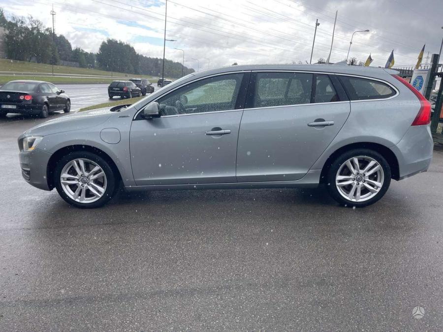 Grey Volvo V60 2014 in Kaunas, with an engine capacity of 2.40 L and mileage of 280 thousand km for 5950 €, photo 7 on AUTOMOTO.COM.LV
