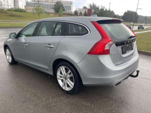 Grey Volvo V60 2014 in Kaunas, with an engine capacity of 2.40 L and mileage of 280 thousand km for 5950 €, photo 9 on AUTOMOTO.COM.LV