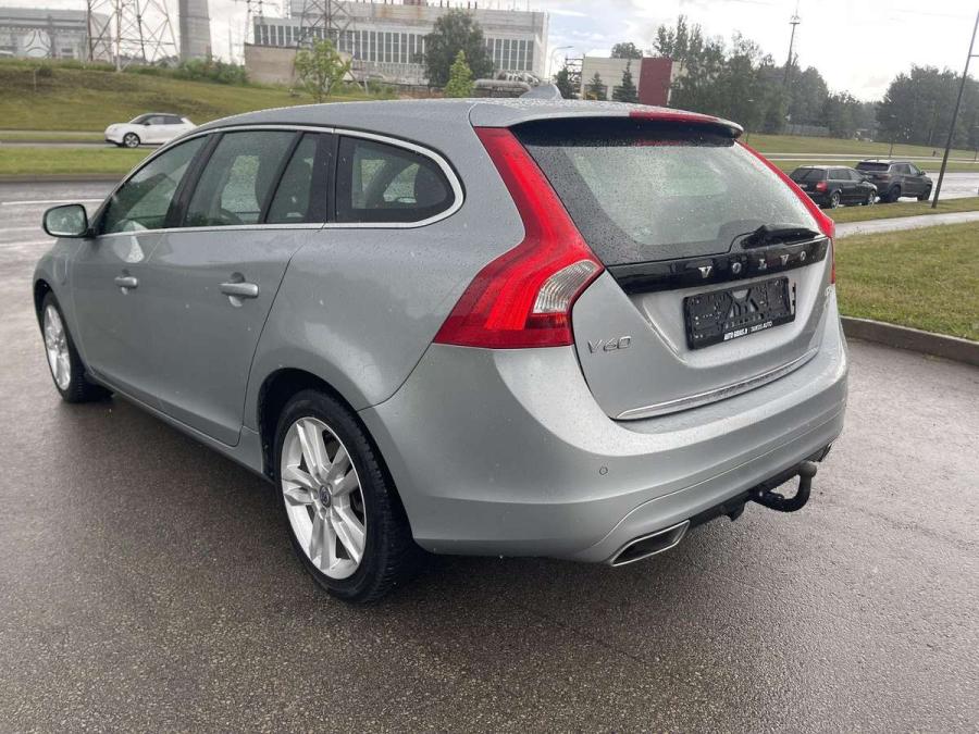 Grey Volvo V60 2014 in Kaunas, with an engine capacity of 2.40 L and mileage of 280 thousand km for 5950 €, photo 10 on AUTOMOTO.COM.LV