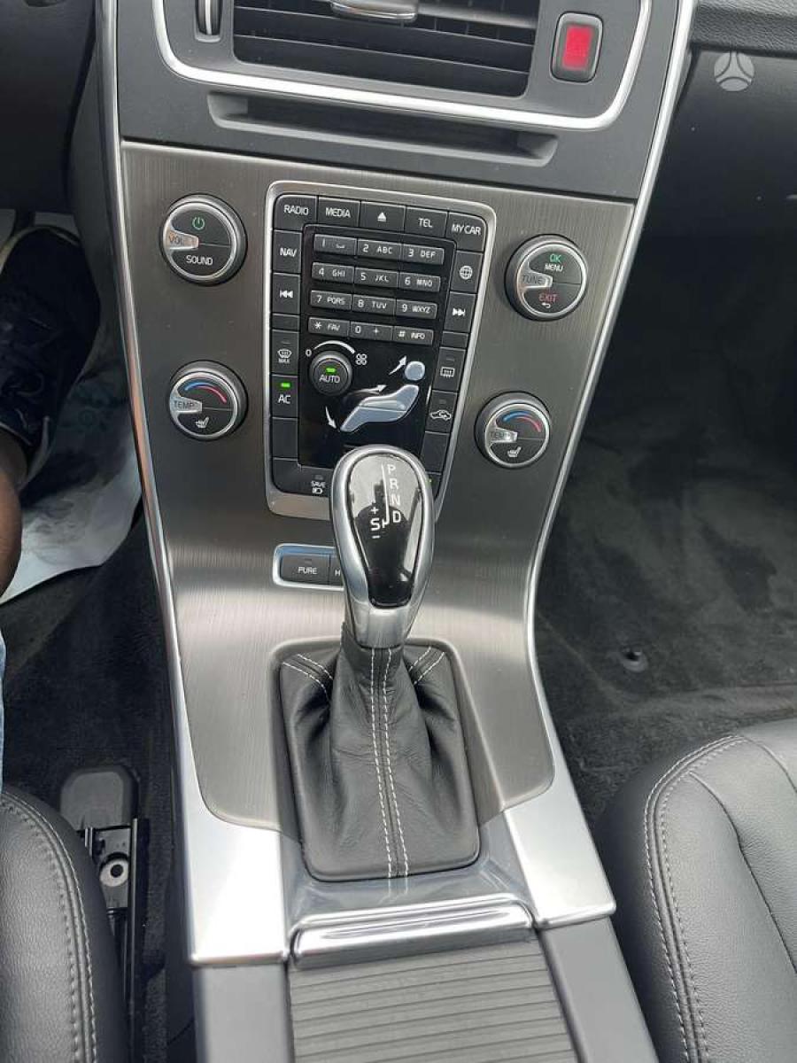 Grey Volvo V60 2014 in Kaunas, with an engine capacity of 2.40 L and mileage of 280 thousand km for 5950 €, photo 16 on AUTOMOTO.COM.LV