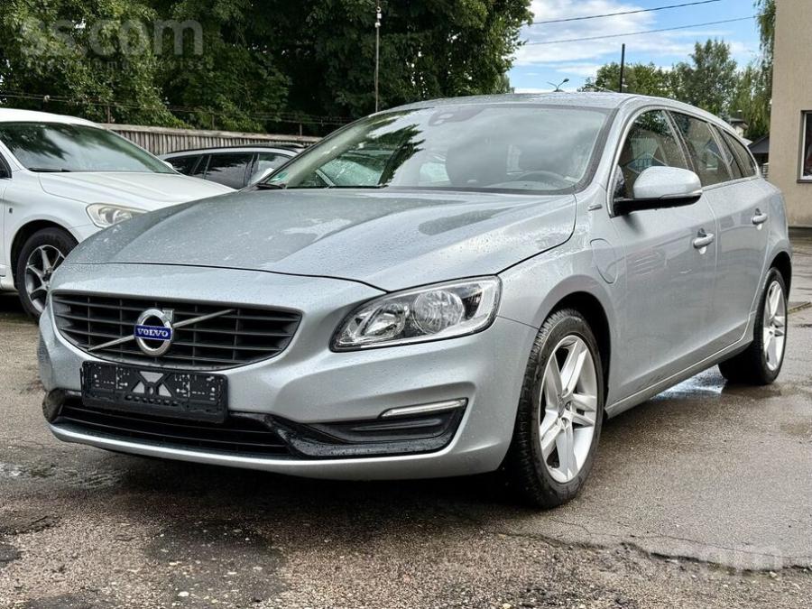 Grey Volvo V60 2014 in Riga, with an engine capacity of 2.40 L and mileage of 0 thousand km for 9800 €, photo 1 on AUTOMOTO.COM.LV