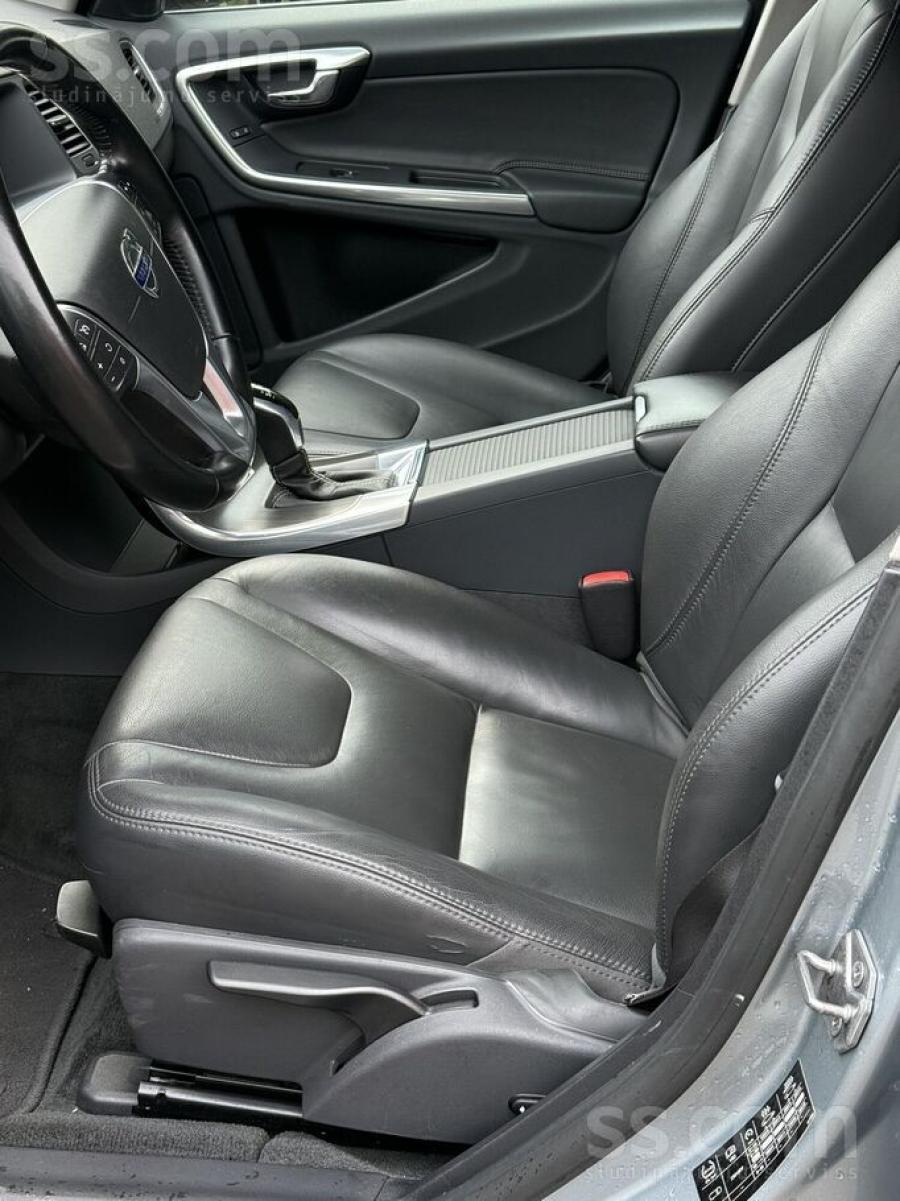 Grey Volvo V60 2014 in Riga, with an engine capacity of 2.40 L and mileage of 0 thousand km for 9800 €, photo 5 on AUTOMOTO.COM.LV