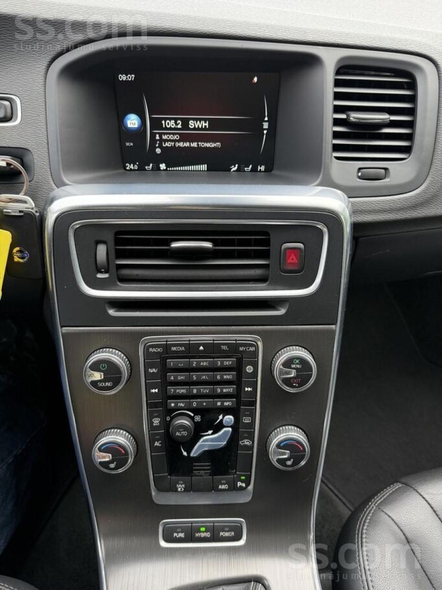Grey Volvo V60 2014 in Riga, with an engine capacity of 2.40 L and mileage of 0 thousand km for 9800 €, photo 14 on AUTOMOTO.COM.LV