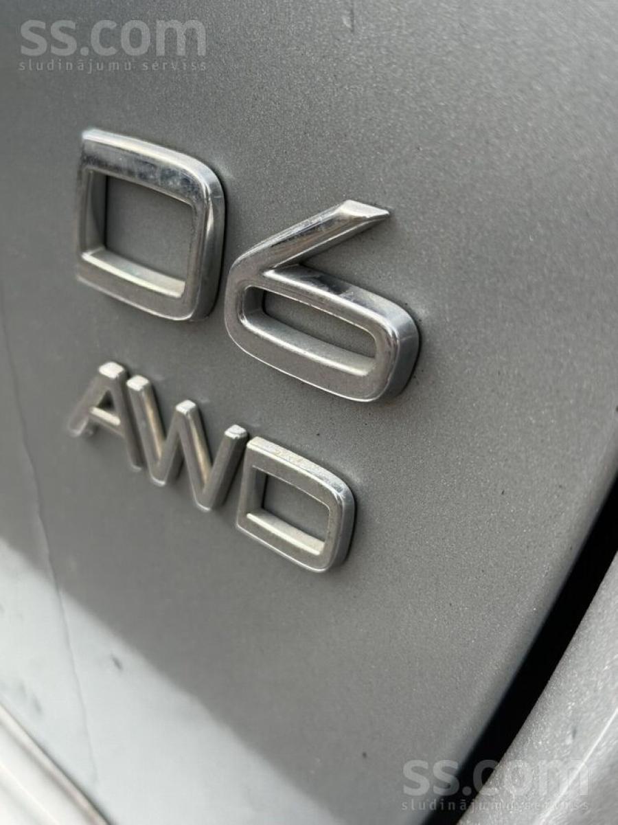Grey Volvo V60 2014 in Riga, with an engine capacity of 2.40 L and mileage of 0 thousand km for 9800 €, photo 16 on AUTOMOTO.COM.LV