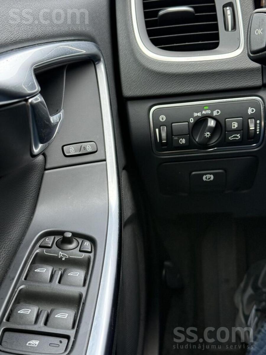 Grey Volvo V60 2014 in Riga, with an engine capacity of 2.40 L and mileage of 0 thousand km for 9800 €, photo 20 on AUTOMOTO.COM.LV