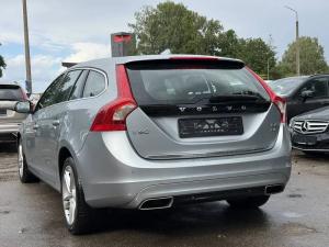 Pelēks Volvo V60 2014 Rīga, ar dzinēja tilpumu 2.40 L un nobraukumu 176 tūkst. km par 9800 €, foto 4 vietnē AUTOMOTO.COM.LV