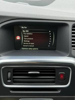 Pelēks Volvo V60 2014 Rīga, ar dzinēja tilpumu 2.40 L un nobraukumu 176 tūkst. km par 9800 €, foto 9 vietnē AUTOMOTO.COM.LV