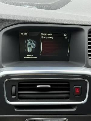 Pelēks Volvo V60 2014 Rīga, ar dzinēja tilpumu 2.40 L un nobraukumu 176 tūkst. km par 9800 €, foto 10 vietnē AUTOMOTO.COM.LV
