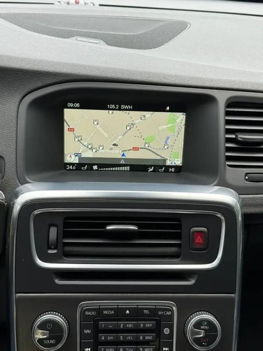 Pelēks Volvo V60 2014 Rīga, ar dzinēja tilpumu 2.40 L un nobraukumu 176 tūkst. km par 9800 €, foto 12 vietnē AUTOMOTO.COM.LV