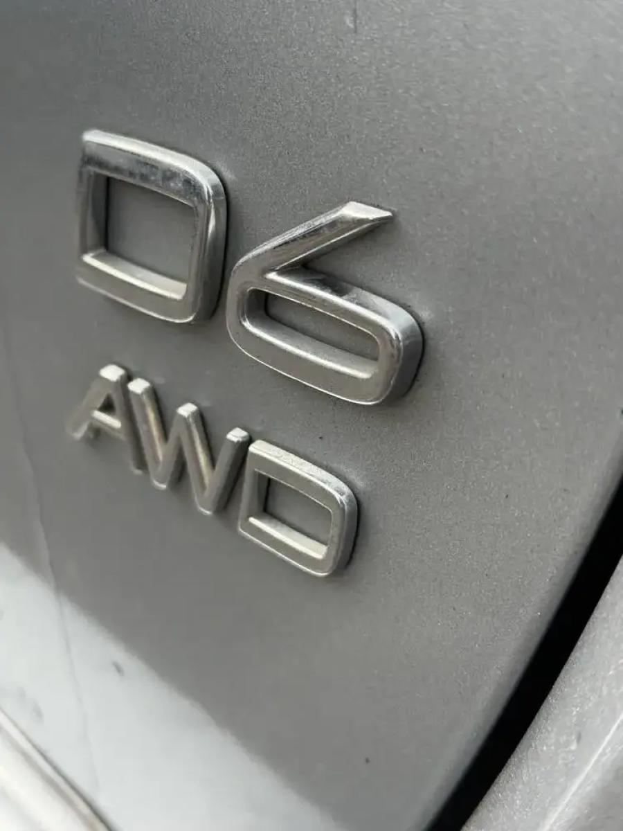 Pelēks Volvo V60 2014 Rīga, ar dzinēja tilpumu 2.40 L un nobraukumu 176 tūkst. km par 9800 €, foto 16 vietnē AUTOMOTO.COM.LV