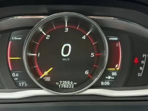 Pelēks Volvo V60 2014 Rīga, ar dzinēja tilpumu 2.40 L un nobraukumu 176 tūkst. km par 9800 €, foto 19 vietnē AUTOMOTO.COM.LV