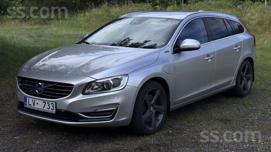 Grey Volvo V60 2014 in Riga, with an engine capacity of 2.40 L and mileage of 164 thousand km for 13500 €, photo 1 on AUTOMOTO.COM.LV