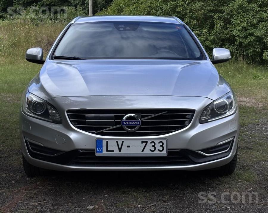 Grey Volvo V60 2014 in Riga, with an engine capacity of 2.40 L and mileage of 164 thousand km for 13500 €, photo 3 on AUTOMOTO.COM.LV