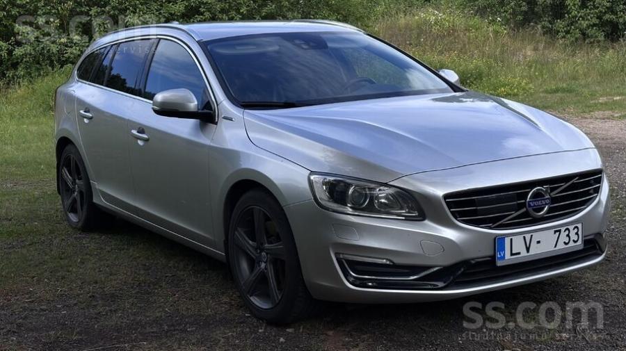 Grey Volvo V60 2014 in Riga, with an engine capacity of 2.40 L and mileage of 164 thousand km for 13500 €, photo 4 on AUTOMOTO.COM.LV