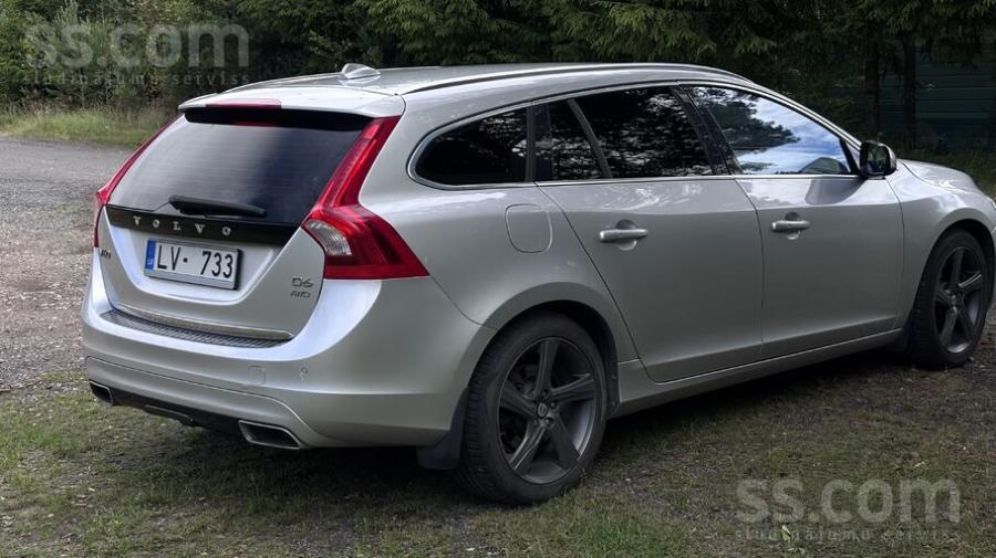Grey Volvo V60 2014 in Riga, with an engine capacity of 2.40 L and mileage of 164 thousand km for 13500 €, photo 5 on AUTOMOTO.COM.LV