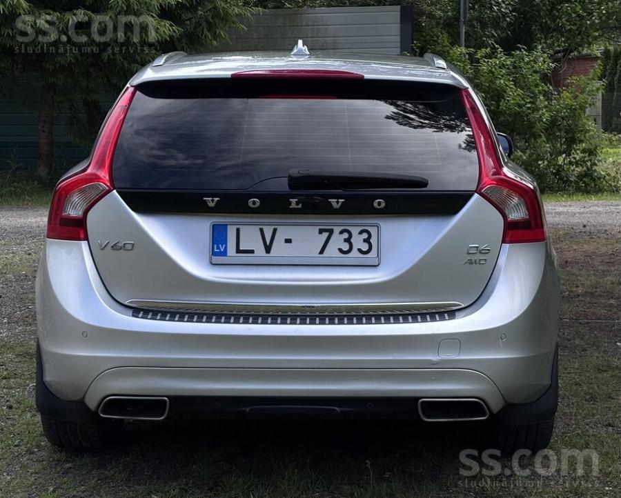 Grey Volvo V60 2014 in Riga, with an engine capacity of 2.40 L and mileage of 164 thousand km for 13500 €, photo 6 on AUTOMOTO.COM.LV