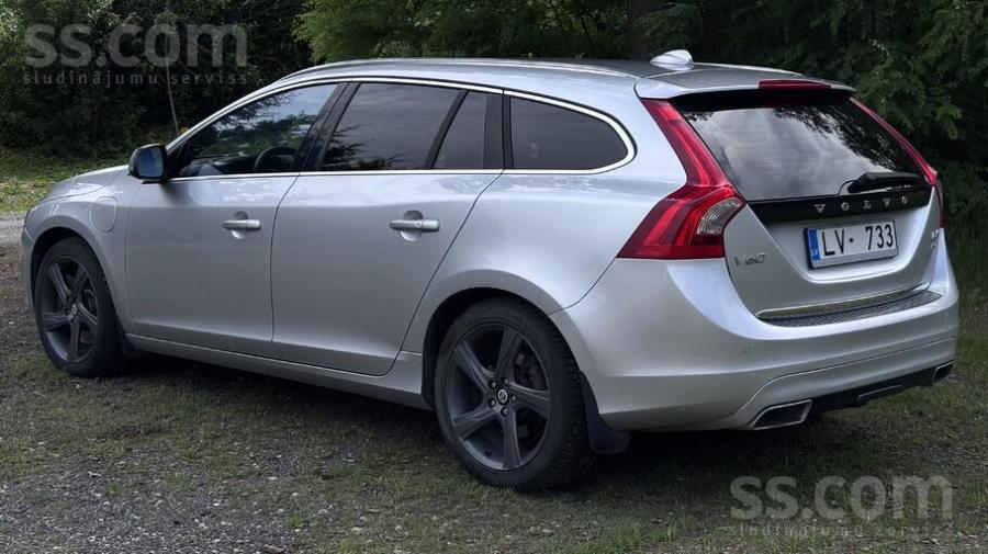 Grey Volvo V60 2014 in Riga, with an engine capacity of 2.40 L and mileage of 164 thousand km for 13500 €, photo 7 on AUTOMOTO.COM.LV